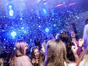 Snow Machine Hire | ©Streetbeat Disco - Streetbeat Disco
