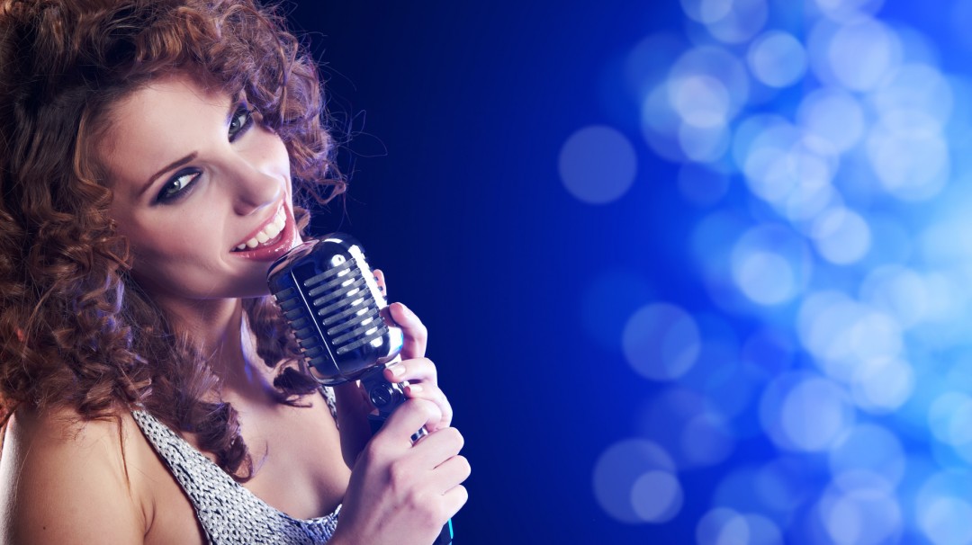 Portrait of singing woman - Streetbeat Disco